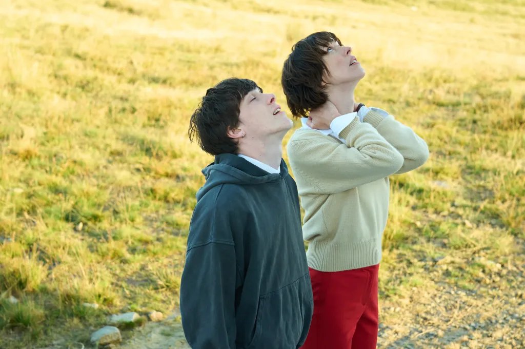 Starz adquire a série da BBC ‘The Listeners’, estrelada por Rebecca ...