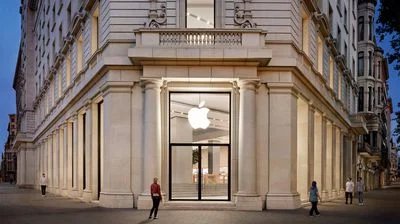A bela loja da Apple em Barcelona reabre com estação de coleta e muito ...
