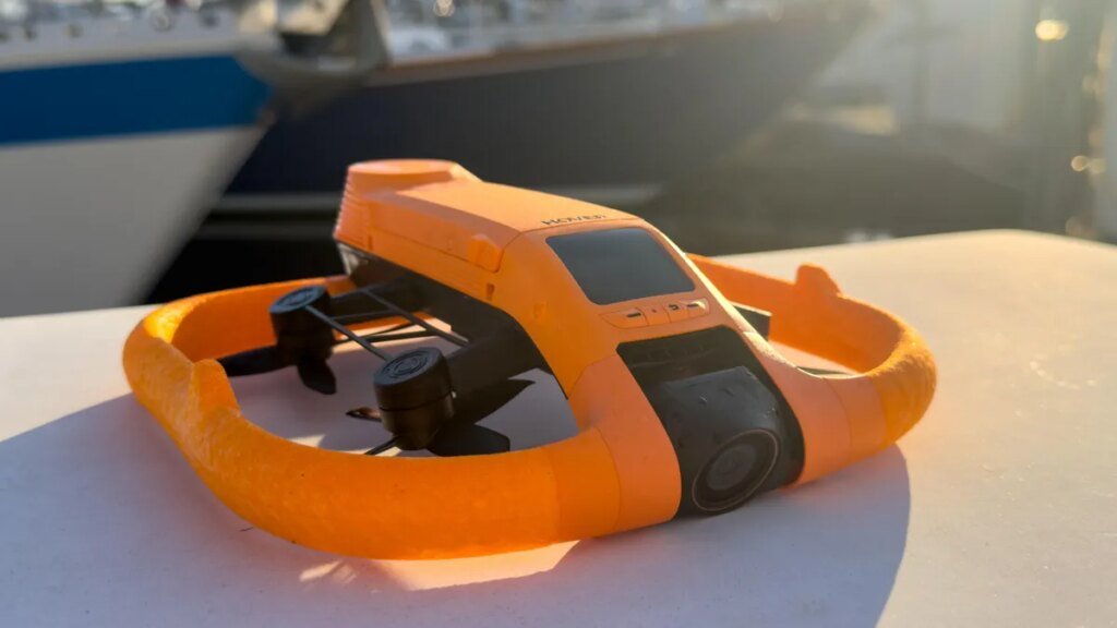 Prática com HoverAir Aqua, um drone que não tem medo da água | Q Stage